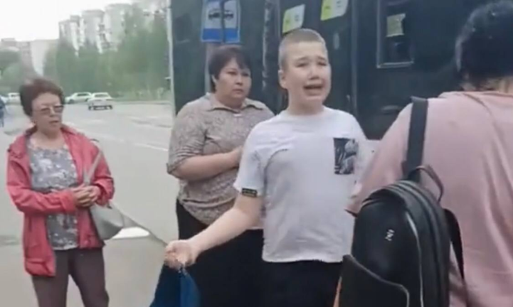 RobloxGo | 🚕MAMA, CALL A TAXI! Tower🚕 VS Build An Obby Full Comparison